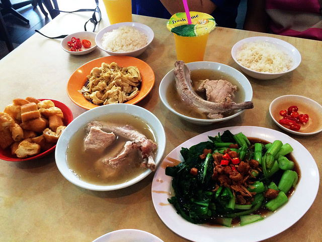 2023...味的肉骨茶，新加坡的肉骨茶中有三家是特别出名的，分别是松发肉骨茶，发起人肉骨茶以及黄亚细肉骨茶_发起人肉骨茶-评论-去哪儿攻略