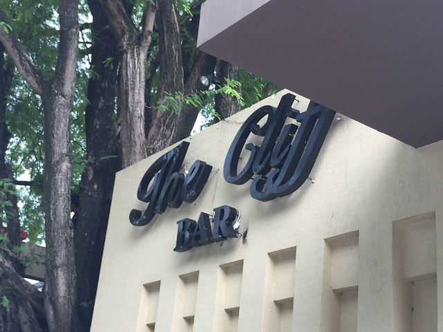 2026The Cliff bar & Grill美食餐厅,看着两个狗儿就晓得这家伙食...【去哪儿攻略】