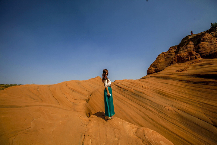 2024波浪谷大体分三个区域，最美的数一线天景点，在闫家寨从山上走下去，一路景色特别迷人。门票：暂免收门票_波浪谷-评论-去哪儿攻略