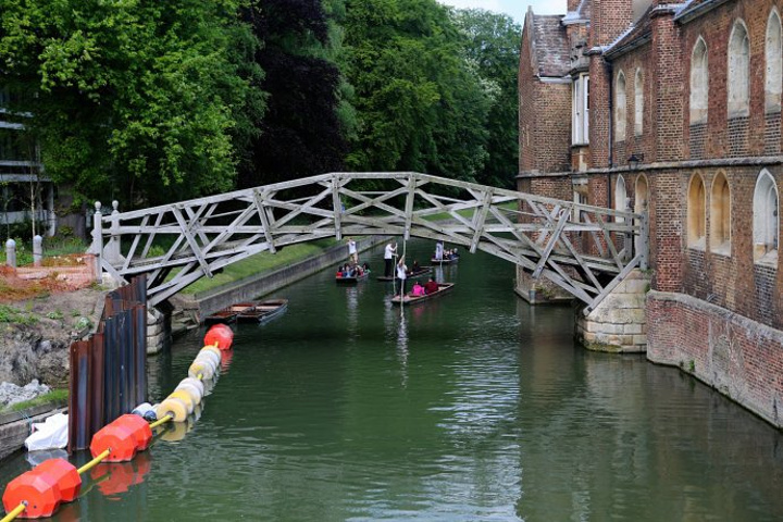 2024看上去非常简陋的木桥，但赫赫有名。叫做“数学桥“，是剑桥两个非常著名的桥之一_数学桥-评论-去哪儿攻略