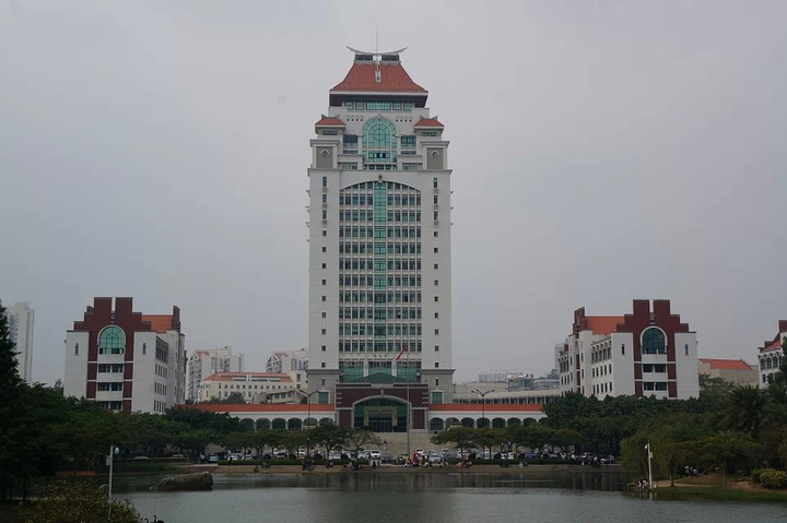 2022还有很多明星都去过的芙蓉隧道，其实实物比照片上差一点，厦大食堂三层芙蓉小吃城可供游客消费，我们..._厦门大学-评论-去哪儿攻略