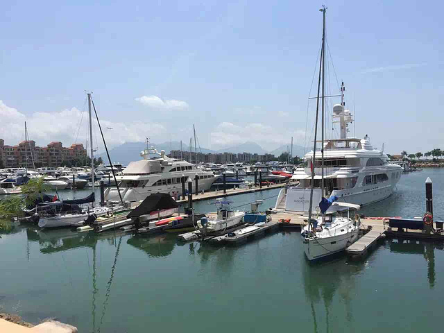 2024 黄金海岸，位于新界屯门青山湾畔，是香港近年新开发的旅游景点，内里包括了人工海滩、度假酒店..._香港黄金海岸-评论-去哪儿攻略