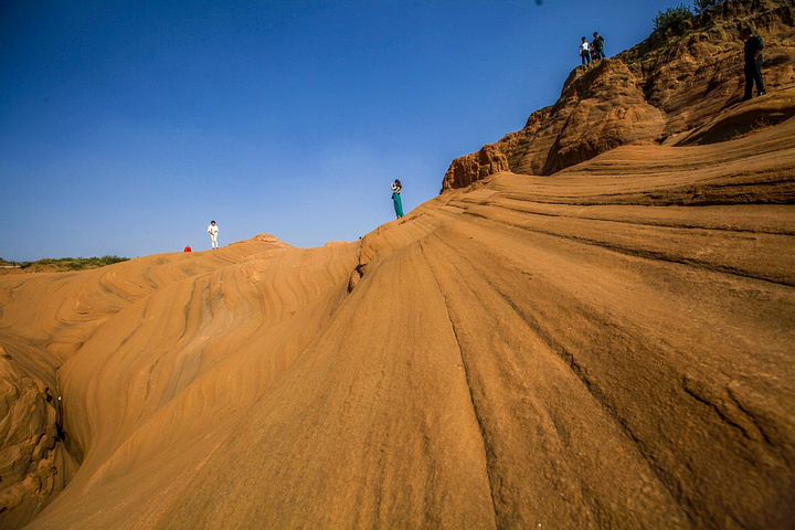 2024波浪谷大体分三个区域，最美的数一线天景点，在闫家寨从山上走下去，一路景色特别迷人。门票：暂免收门票_波浪谷-评论-去哪儿攻略