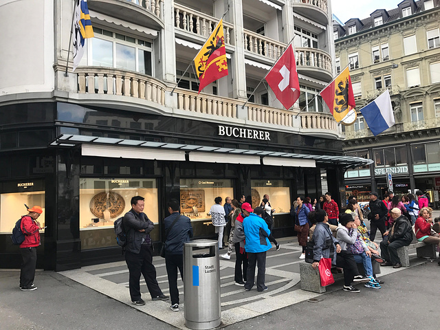 2024我们只能选择bucherer这种大的连锁店或者每个牌子的专卖店，因为其他的小店真的不太敢相信，..._宝嘉尔连锁表店-评论-去哪儿攻略