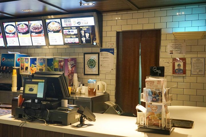 2023...心的商场plaza indonesia，雅加达的大型商场安保工作都非常周密，进入都需要接受安检_Plaza Indonesia ...