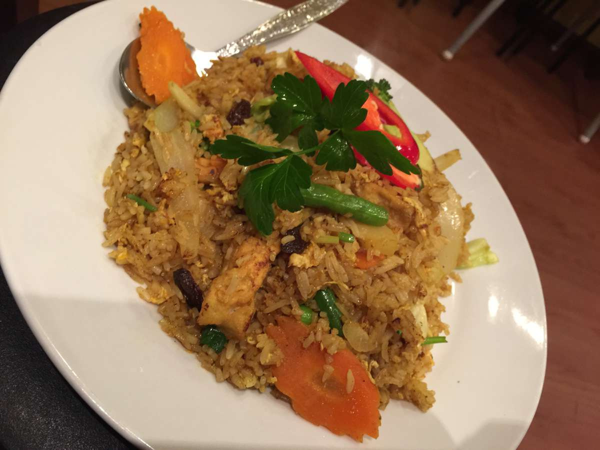 2022Red Basil Thai Cuisine美食餐厅,很喜欢他家的绿咖喱，料多而... 【去哪儿攻略】