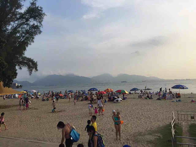 2024 黄金海岸，位于新界屯门青山湾畔，是香港近年新开发的旅游景点，内里包括了人工海滩、度假酒店..._香港黄金海岸-评论-去哪儿攻略