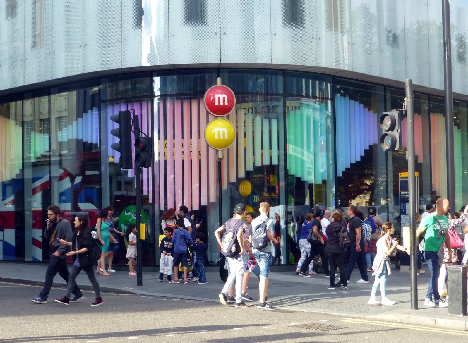 2024M&M世界游玩攻略,伦敦华埠就在旁边，中国特色...【去哪儿攻略】