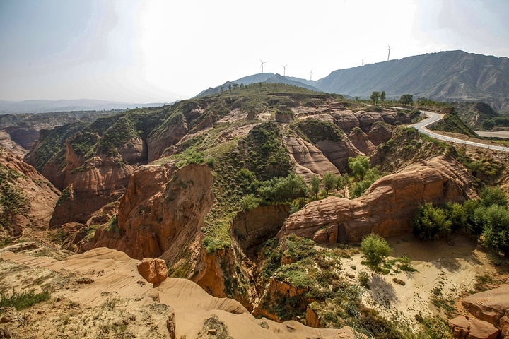 2024波浪谷大体分三个区域，最美的数一线天景点，在闫家寨从山上走下去，一路景色特别迷人。门票：暂免收门票_波浪谷-评论-去哪儿攻略