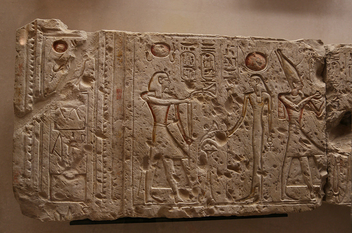 2024...作的星象图，由于它的悬挂方式特别，很多不明真相的人，在路过它的时候可能都不知道抬头看看别有洞天_卢浮宫-评论-去哪儿攻略