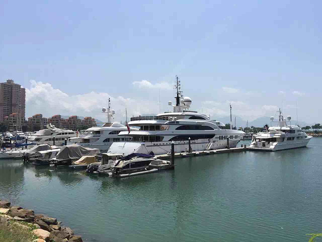 2020 黄金海岸，位于新界屯门青山湾畔，是香港近年新开发的旅游景点，内里包括了人工海滩、度假酒店..._香港黄金海岸-评论-去哪儿攻略