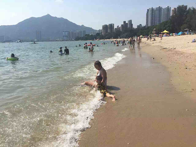 2024 黄金海岸，位于新界屯门青山湾畔，是香港近年新开发的旅游景点，内里包括了人工海滩、度假酒店..._香港黄金海岸-评论-去哪儿攻略