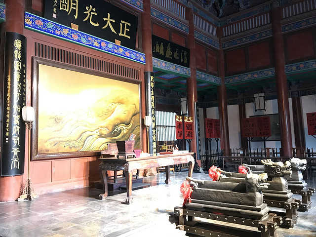 2024也是在原址上新建的,可能对包公的故事太熟悉,看完景点觉得一般。开封府大堂,摆着三口铡刀 开封府 评论 去哪儿攻略