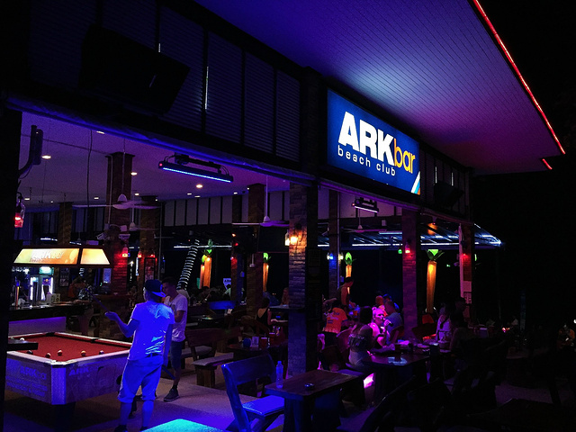 2024来到了著名的ARK bar，被很多攻略评为苏梅必体验的酒吧。沙滩边有焰火表演_ARK Bar-评论-去哪儿攻略