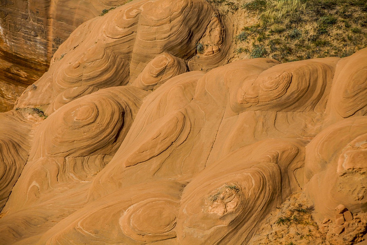 2024波浪谷大体分三个区域，最美的数一线天景点，在闫家寨从山上走下去，一路景色特别迷人。门票：暂免收门票_波浪谷-评论-去哪儿攻略